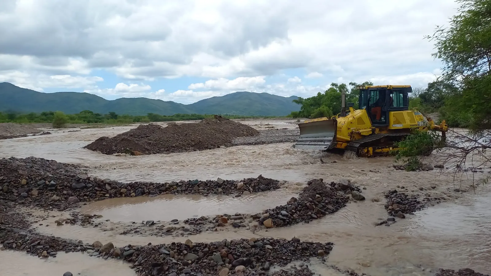 Respaldo al intendente Sumbay: ya trabajan cinco máquinas en el sur de ...